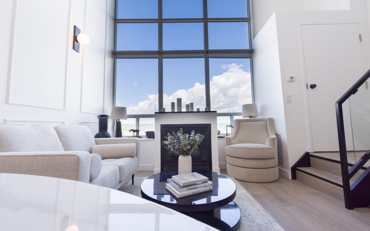 Classy Elegant High Ceiling Loft, Toronto | Production | Peerspace