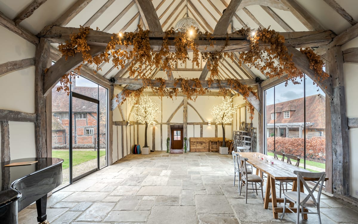 Renovated Farmhouse With Barnroom, Swimming Pool And Slide, Surrey ...