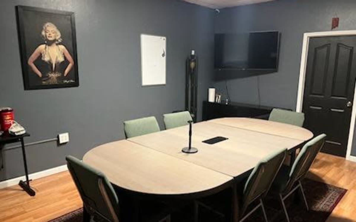 Studio Maxx Orlando | Fully equipped Board Room Meeting Space located ...