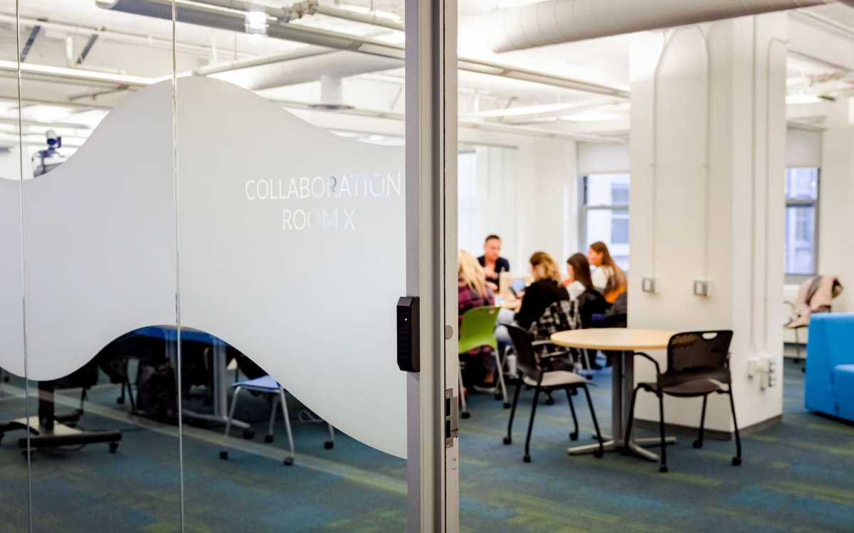 Hybrid Team Space - Modular, Bright, Collaborative in the Heart of the ...