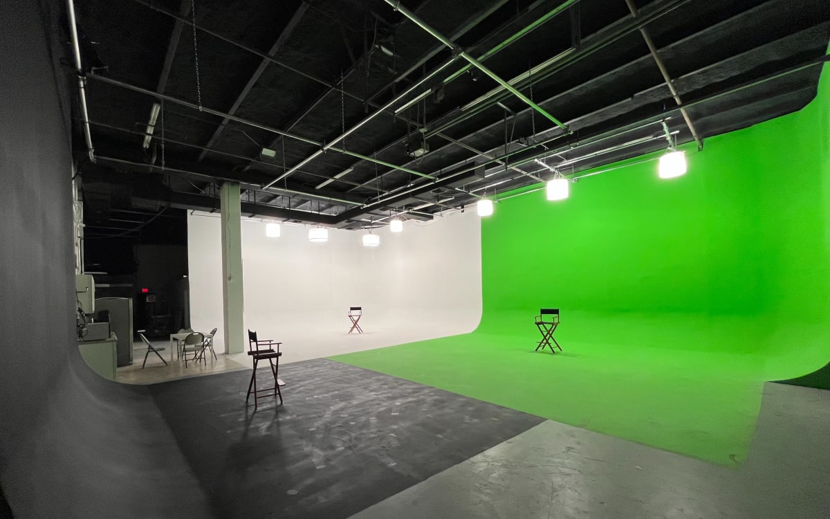 Studio with 3 for 1 Setups - White Cyc, Green Screen and Black Cyc ...