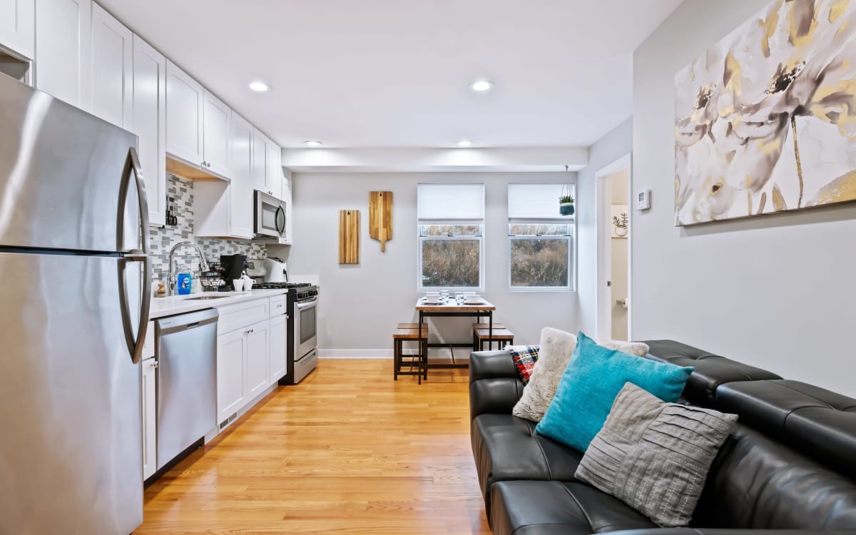 Live Like a Local: Cute Urban Oasis in Chicago’s Heart of Italy ...