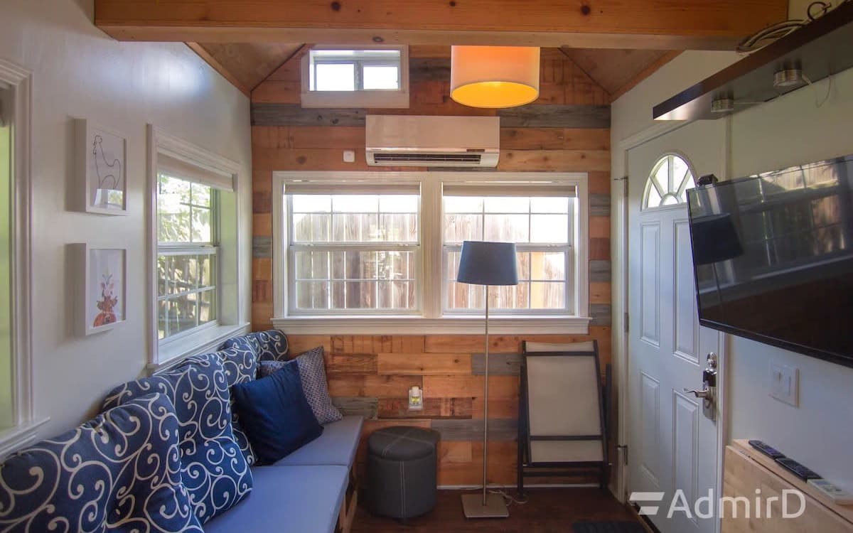 Charming Tiny House with outdoor pets in the heart of Midtown Houston ...