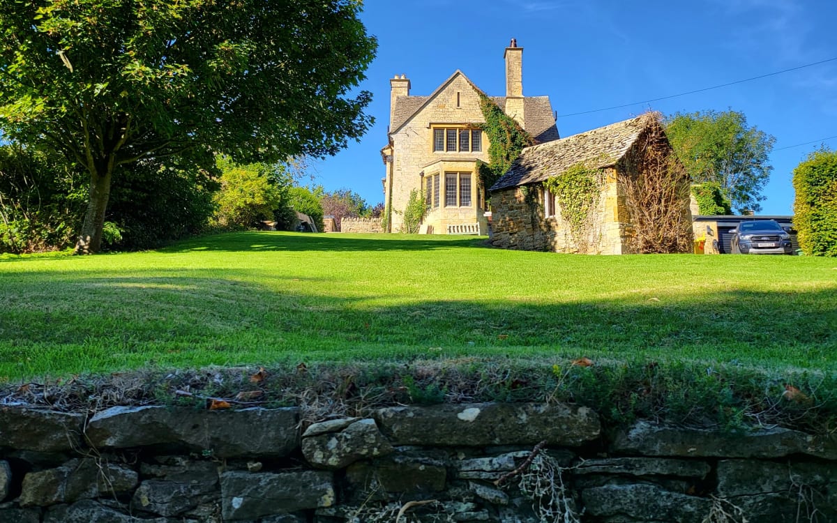 Large Cotswolds detached house with stunning country views, Blockley ...