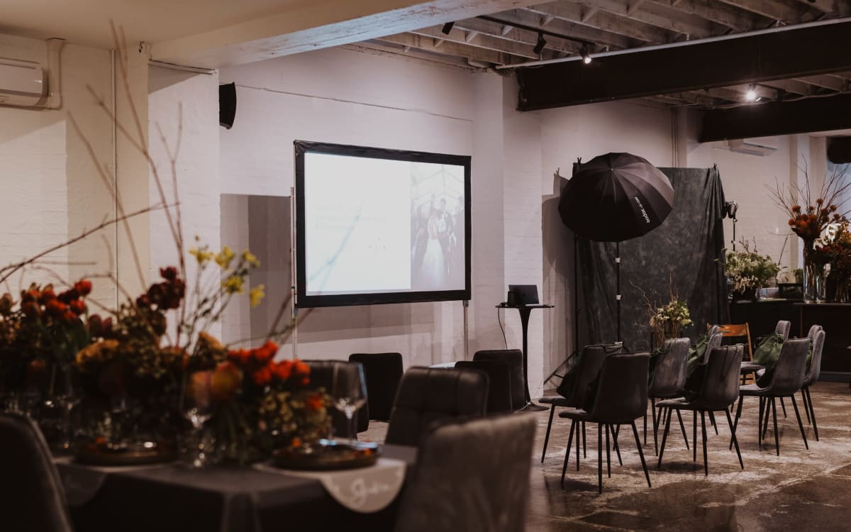 Large Modern Inner City Chic Warehouse with feature beams, Prahran ...