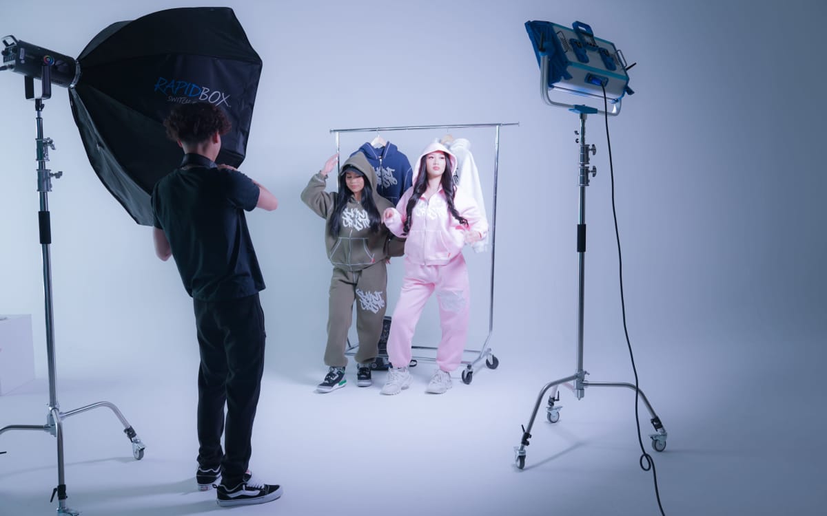 Full size white Cyc, green screen, Chinese store front - Light Included ...