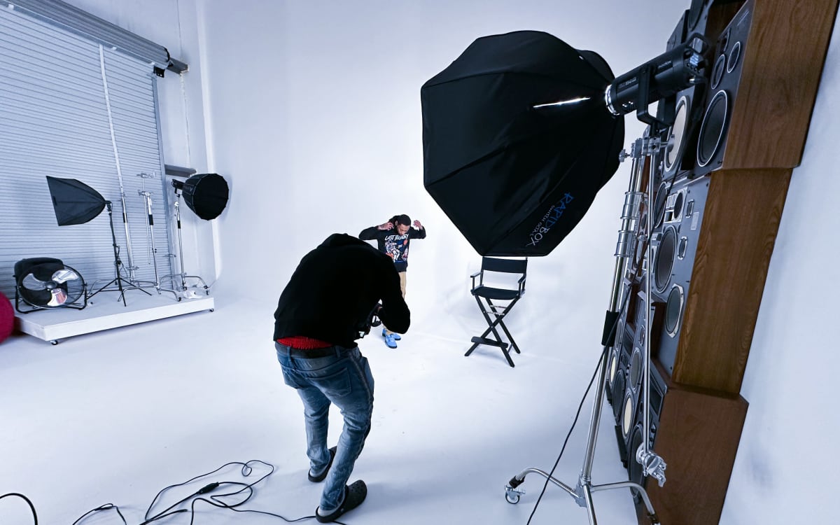 White Cyc wall (Cyclorama) film, Video & Photo studio - Lights Included ...