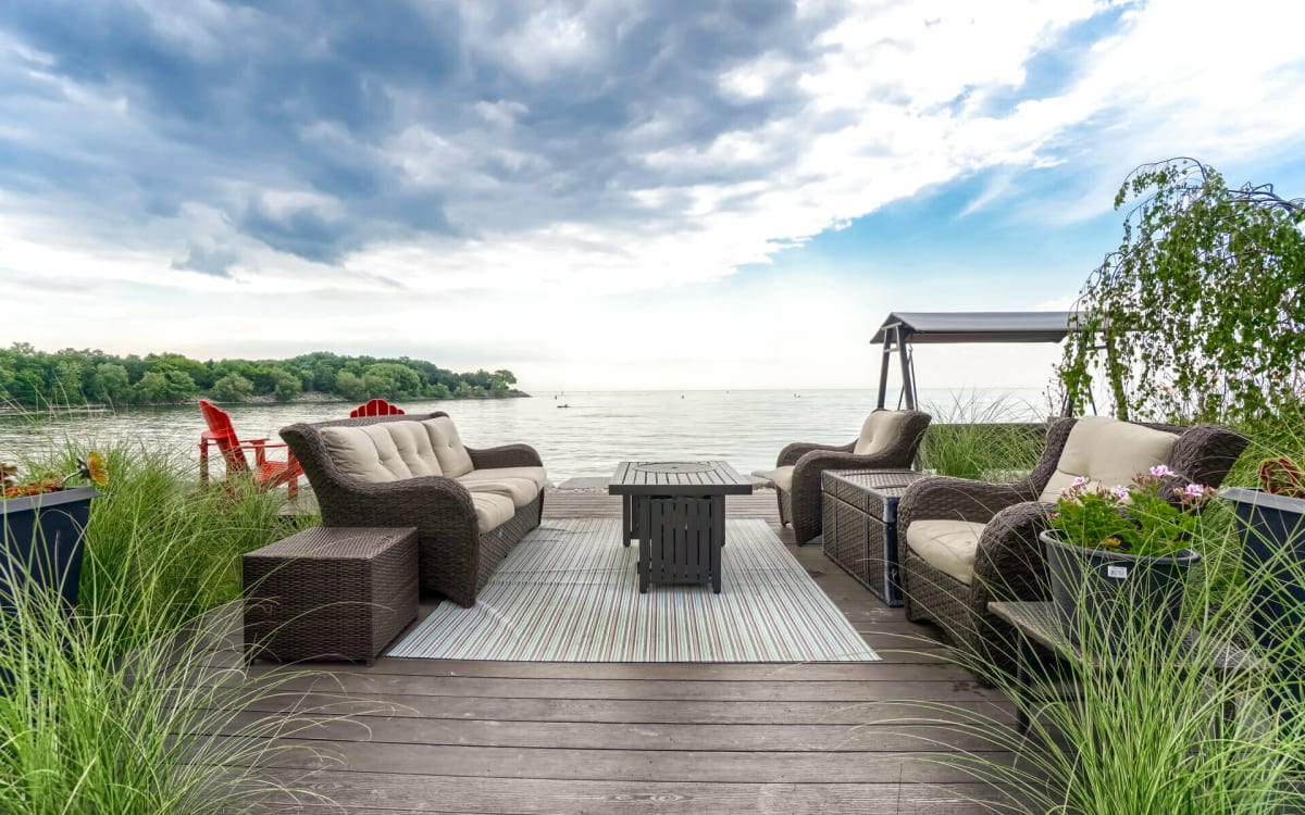 Ultra Modern High-End Luxury Waterfront Cottage On Lake Ontario ...