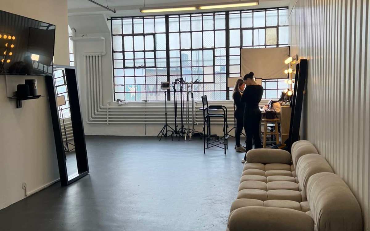 Modern Chic Clean Content Studio, Jersey, NJ | Production | Peerspace