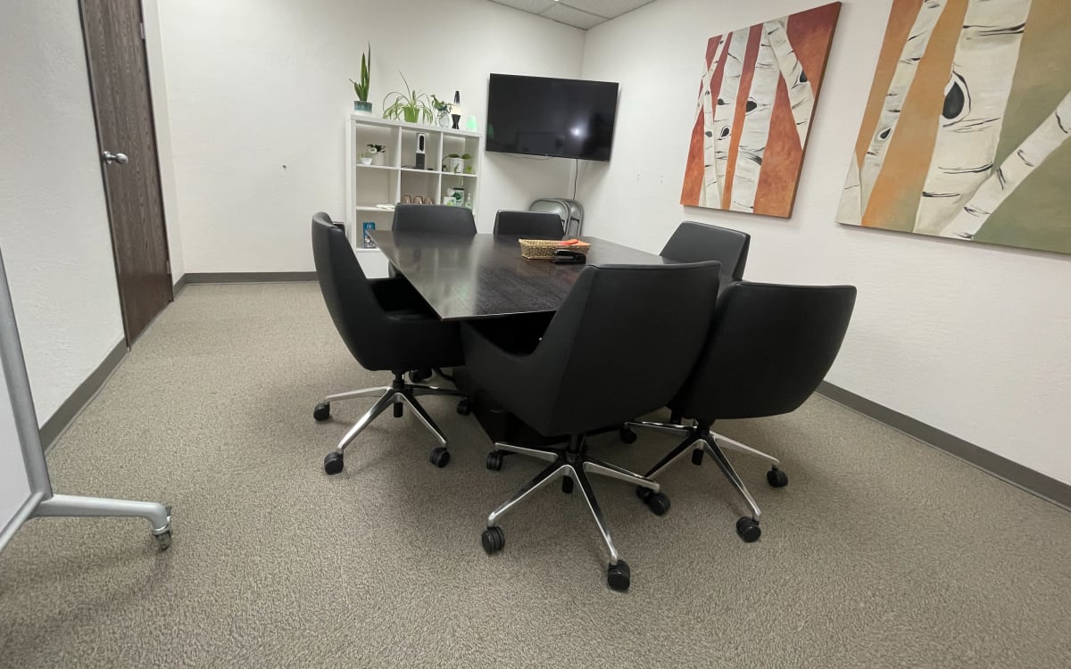 Cozy Conference Room Centrally Located Near Airport, Reno, NV | Off ...