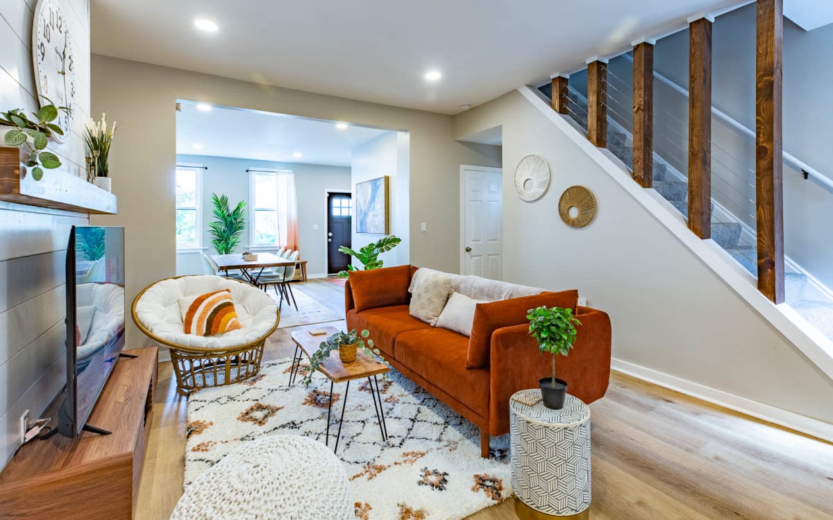 Sheek Boho Inspired Rowhouse w 2 King Beds / Large dining / Family ...