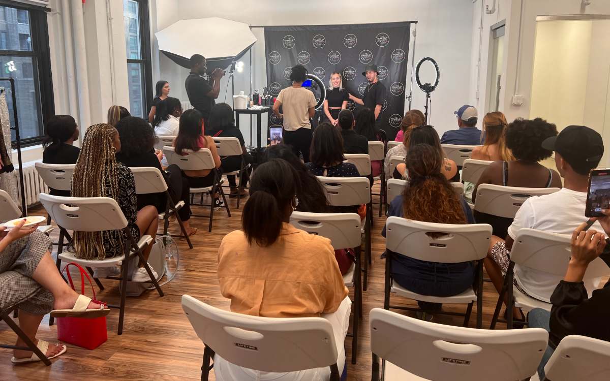 Beautiful Midtown Manhattan Studio with natural light - NEW equipment ...