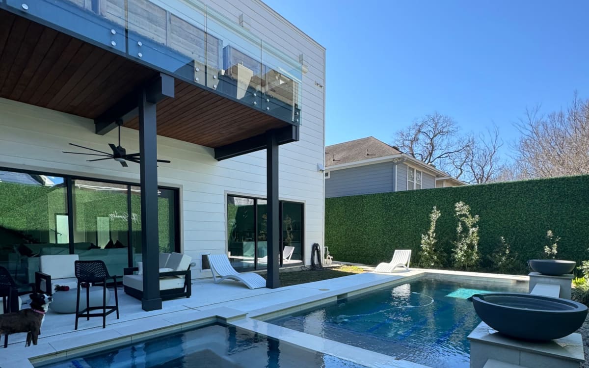 Amazing Private Pool in a Modern Mansion Perfect for Events (Backyard ...