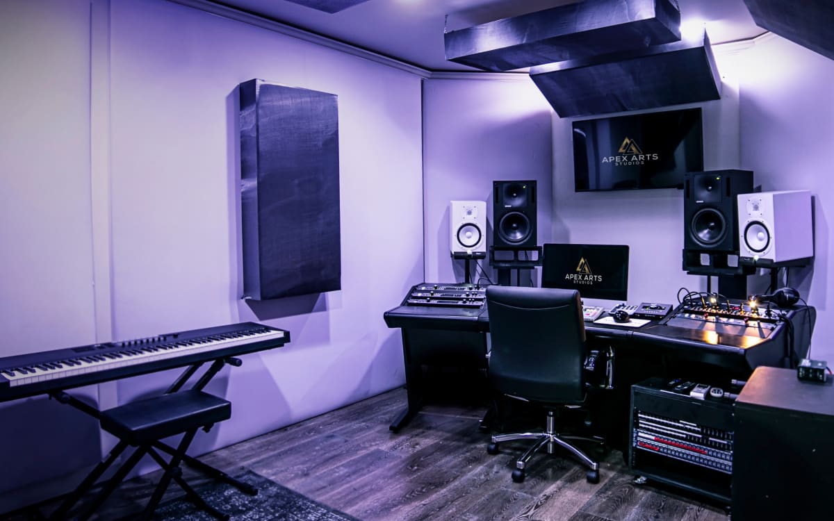 18 Pre Amp, Fully-Loaded Recording Studio, North Hollywood, CA ...