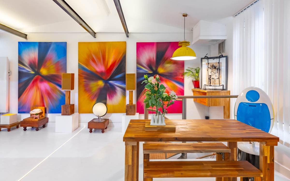 Atelier rétro futuriste et design dans le 12ème, Paris | Production ...