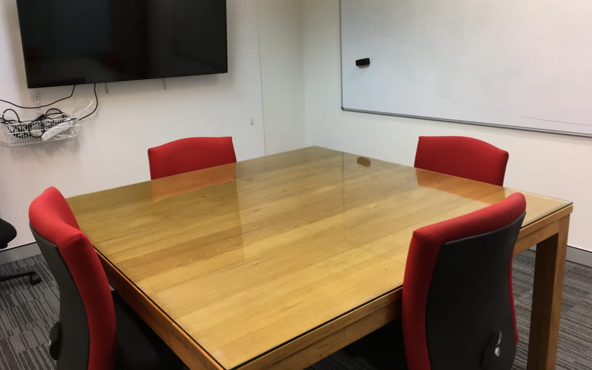 4 Person Meeting Room in St Leonards - Additional Seating Can be ...