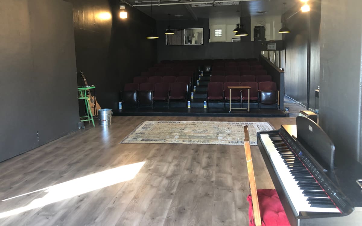 Elegant and Affordable Theater for Film/Photo Shoots/Teaching and ...