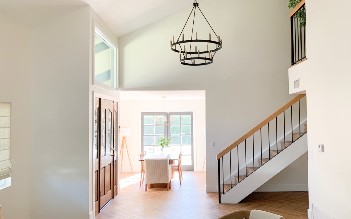 High-Ceiling 2-Story Transitional Modern House, Simi Valley, CA ...