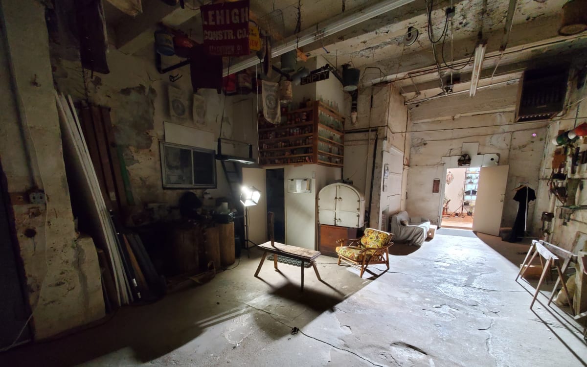 Industrial Factory loft with distressed walls, Brooklyn, NY ...