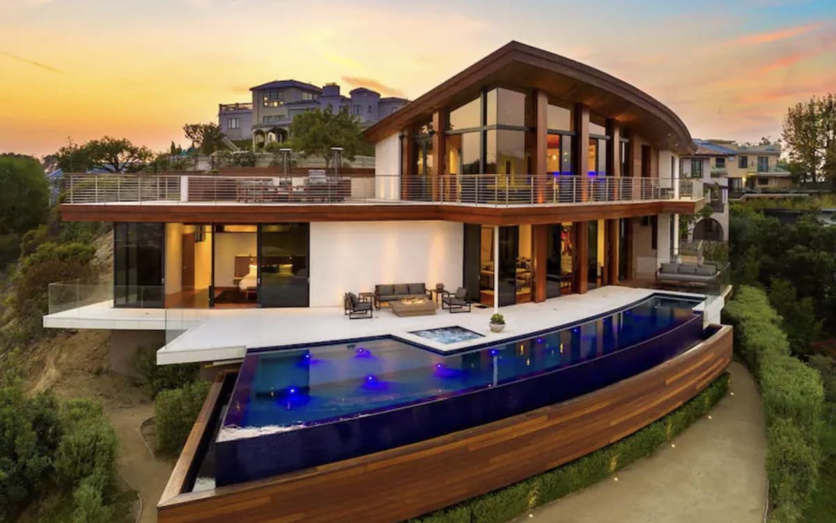 MODERNIST MASTERPIECE WITH INFINITY POOL, Los Angeles, CA | Production ...