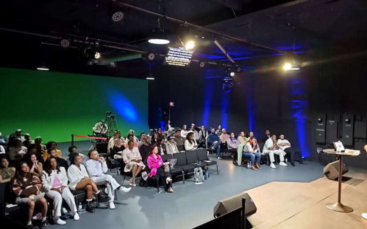 Studio Soundstage with Large Green Cyc, Canoga Park, CA | Off-Site ...