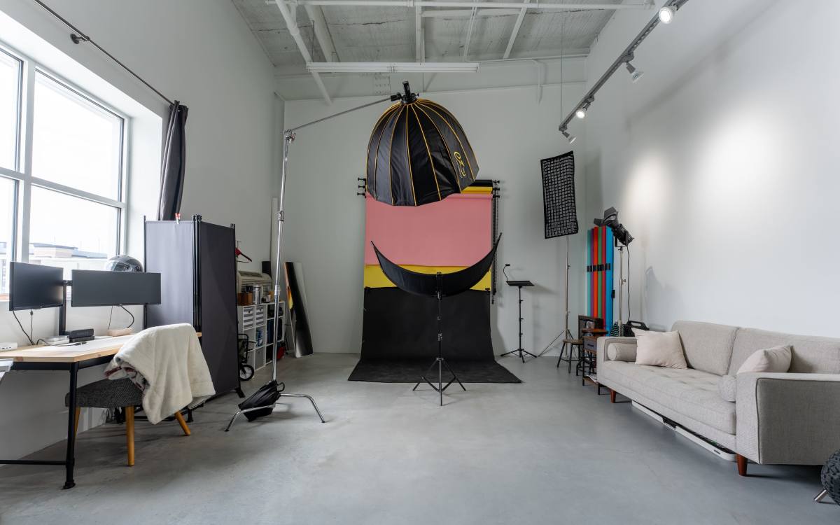 Simple Photo Studio near Downtown, Houston, TX | Production | Peerspace