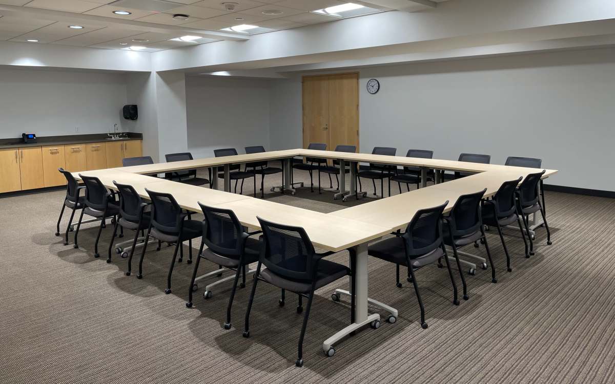 Light Rail Adjacent Flexible Conference Room, Seattle, WA | Off-Site ...