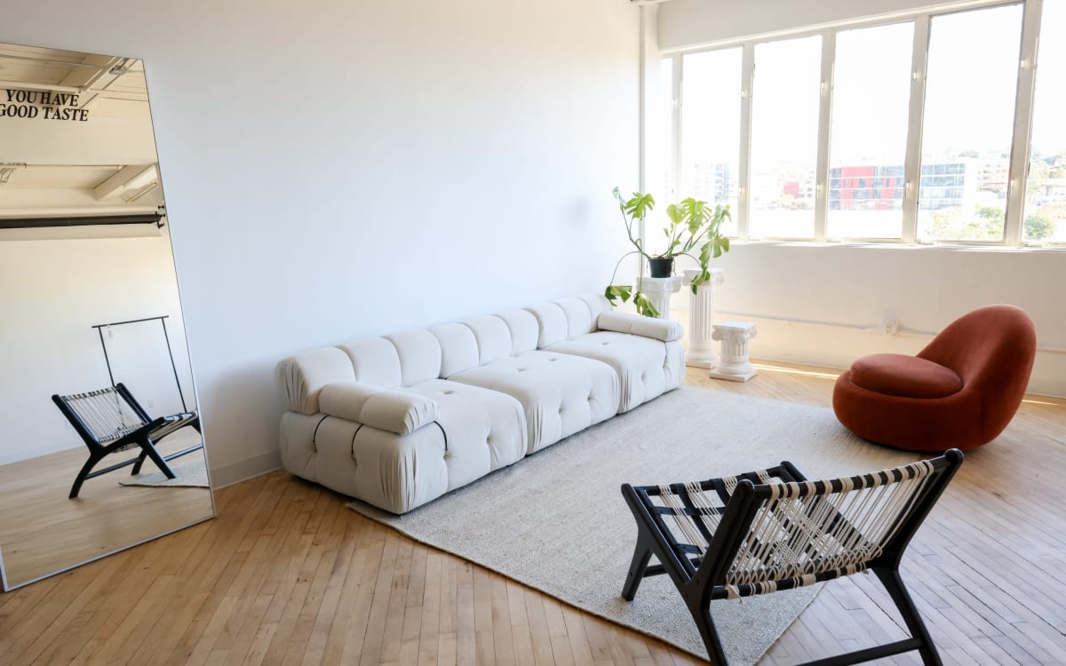 Stunning Downtown Daylight Studio full of Natural Light with Multiple ...