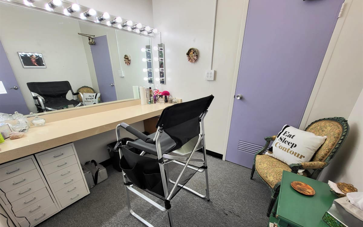 Professionally outfitted Makeup Room with full spectrum lighting ...