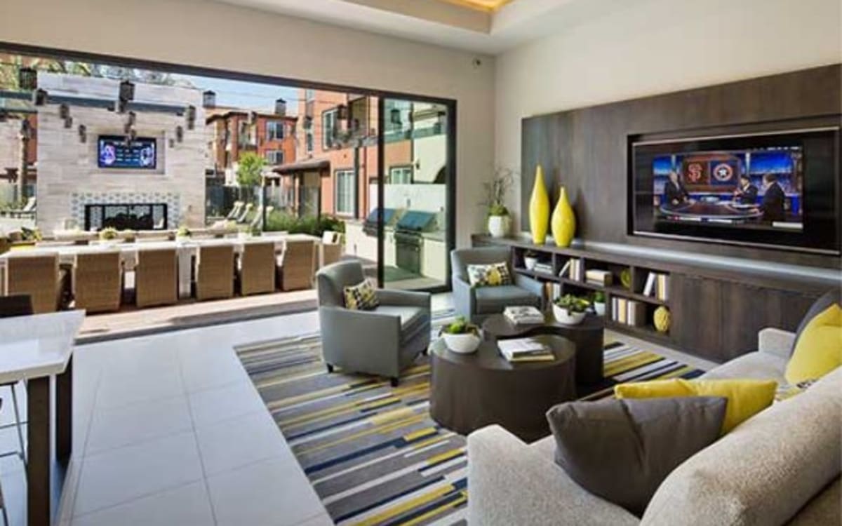 Amazing Large Indoor/ Outdoor ClubHouse Perfect for your next Event or ...