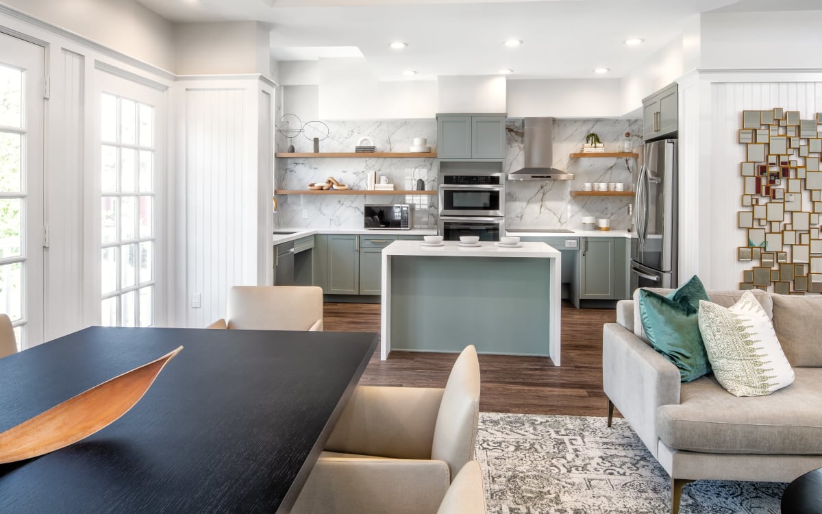 Stylish Meeting Space: Clubhouse, Full Kitchen & Outdoor Patio ...