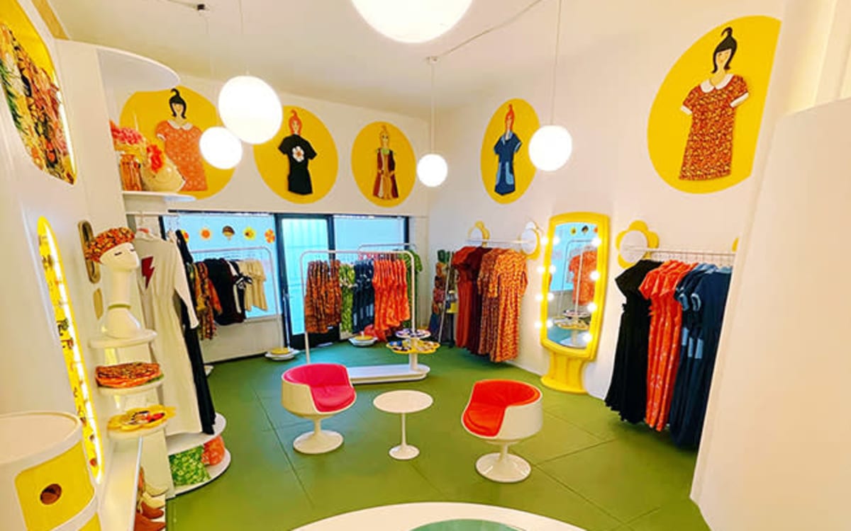 1970s Vintage Space Age Clothing Store Bright Flower Wallpaper in ...