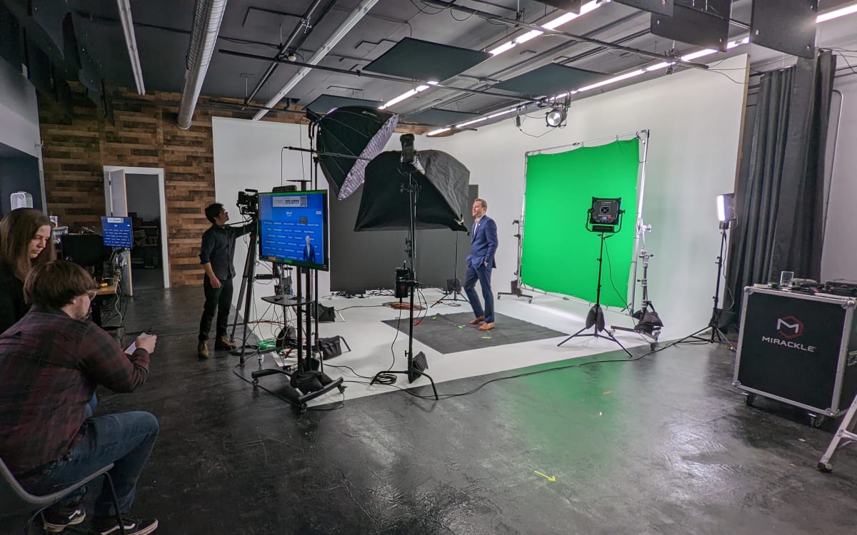 White Cyc Studio with Green Room Close to Downtown Rochester, Rochester ...