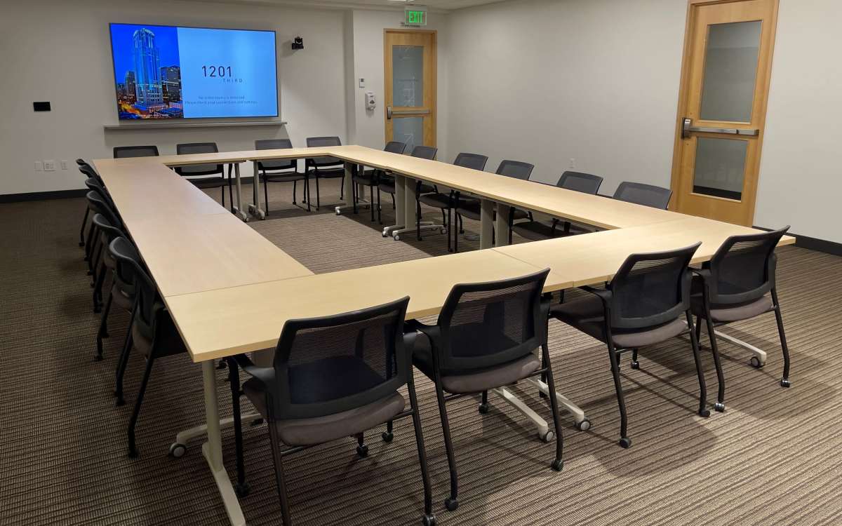 Downtown 20 Person Conference Room with Hybrid Meeting Technology ...