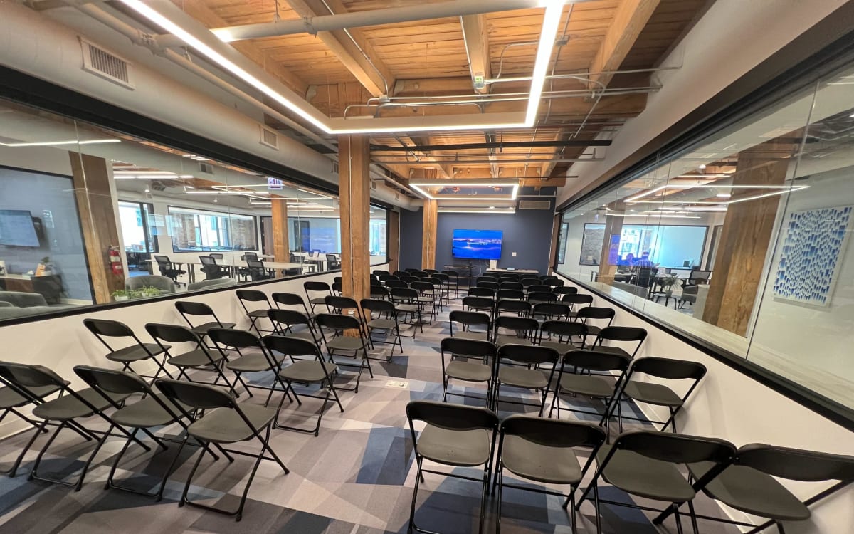 Modern, Spacious, Flexible Conference Room, Chicago, IL | Event | Peerspace