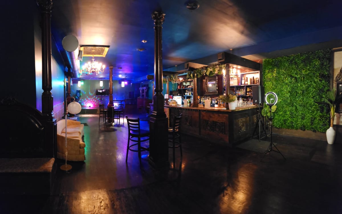 Moonlight Lounge, Toronto | Off-Site | Peerspace