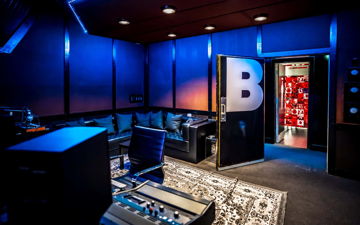 Creative Record Studio, los Angeles eles, CA | Production | Peerspace