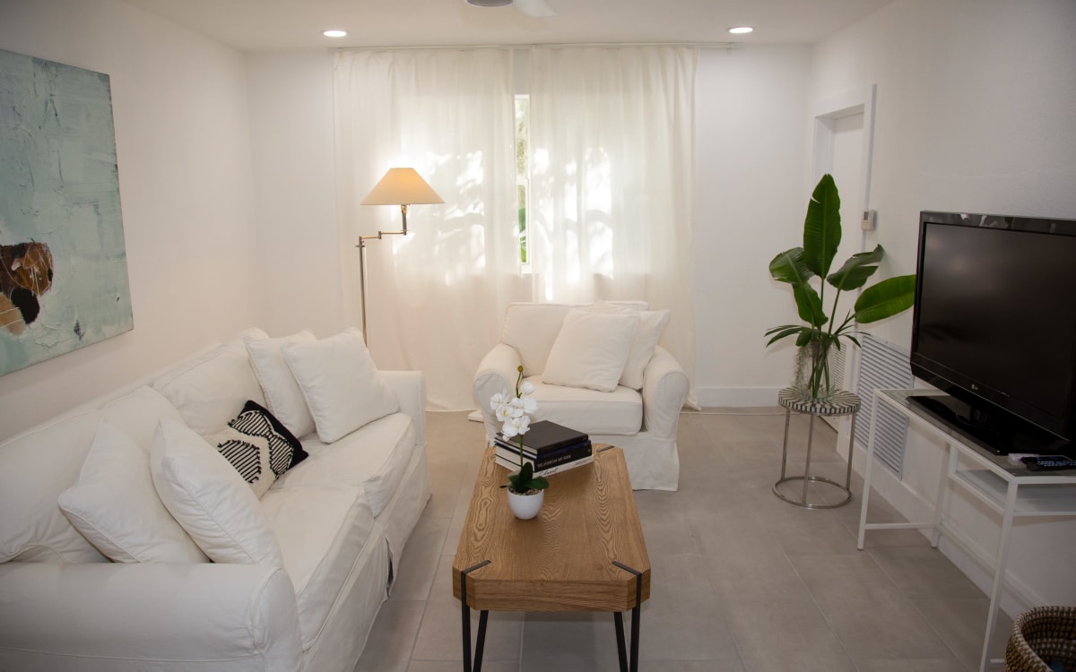 Sun-filled contemporary 4 BR home Near Design Distric, miami, FL ...
