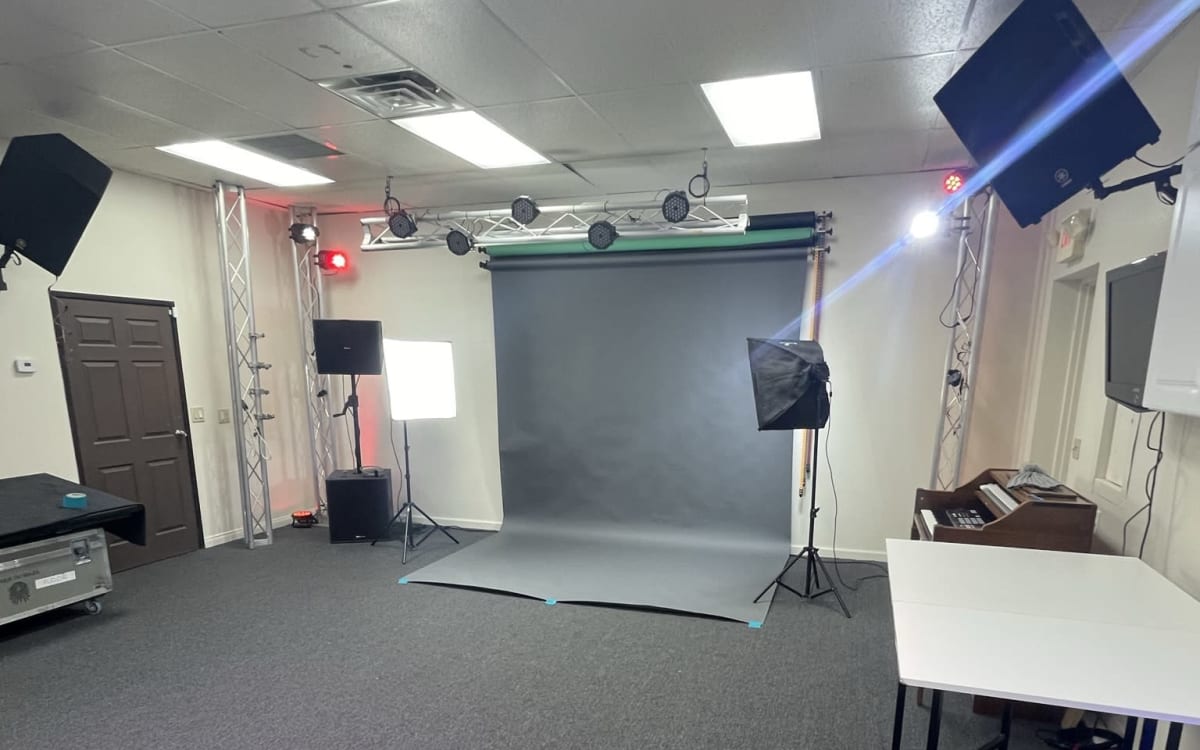 SW Las Vegas multi-functional studio for live streaming, dance, music ...
