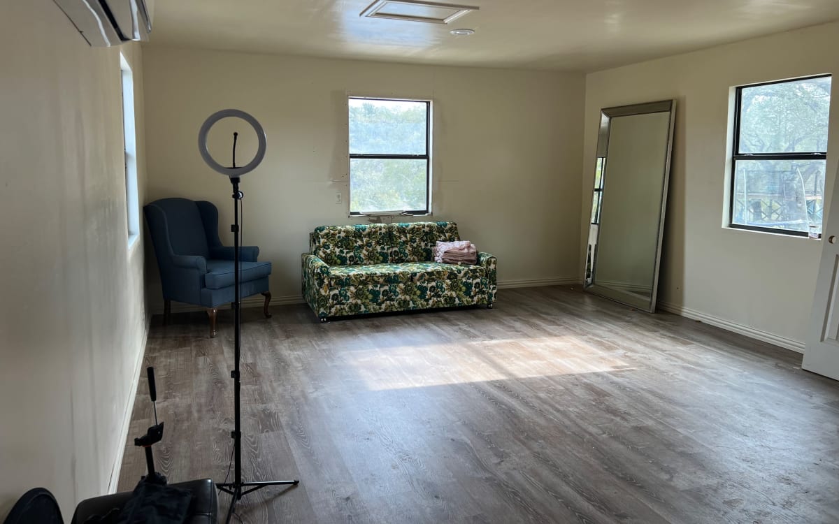 Private Photography Cottage, New Braunfels, TX | Production | Peerspace