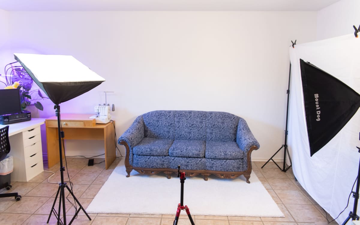 Cozy Studio Room with Garden View, Langford | Production | Peerspace