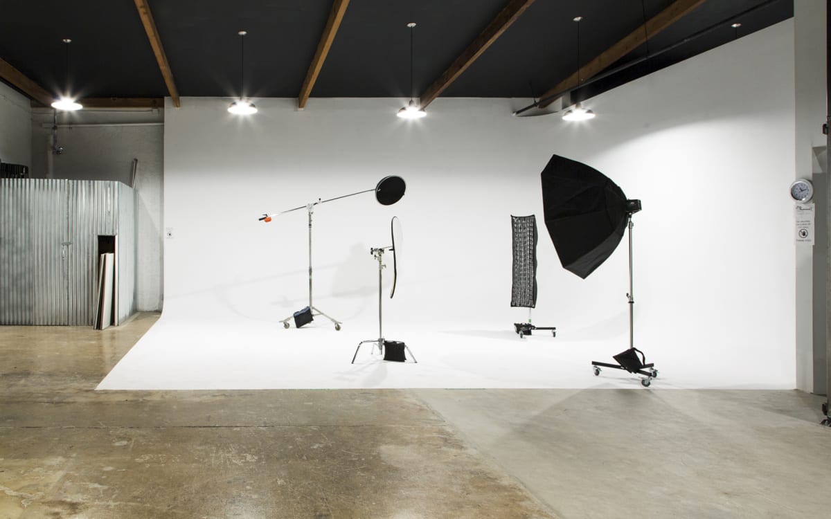Commercial Studio with Large Cyclorama Wall for Vehicles & Groups (3/4 ...