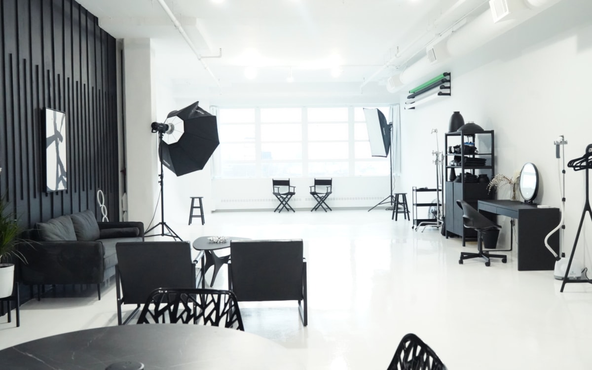 Elegant Daylight Studio Downtown Brooklyn | CYC Wall | Profoto Equip ...