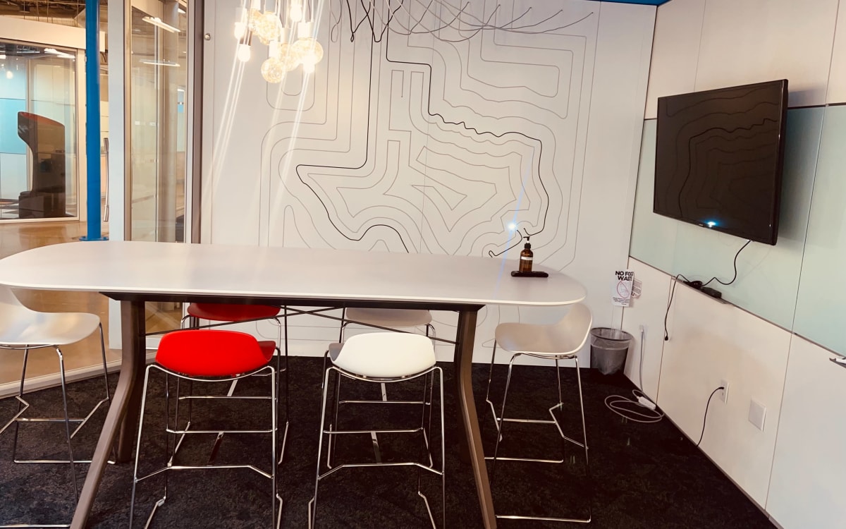 Sleek, Turn-Key 6 Person Meeting Room, Houston, TX | Off-Site | Peerspace