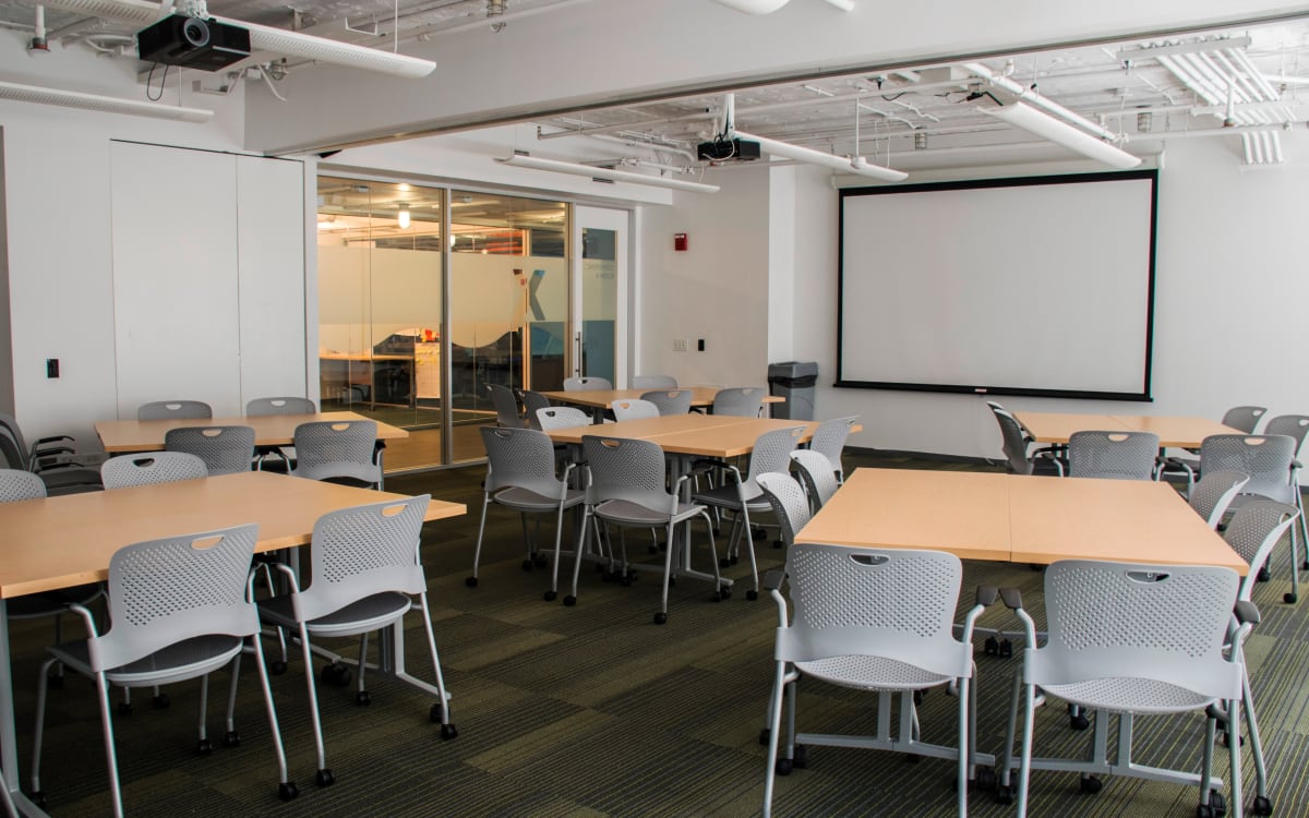 Hybrid Team Space - Modular, Bright, Collaborative in the Heart of the ...