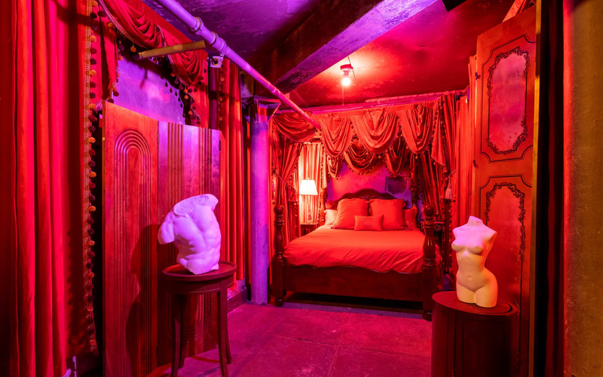 Raw Historic Surreal Locker Room, Brooklyn, NY | Event | Peerspace