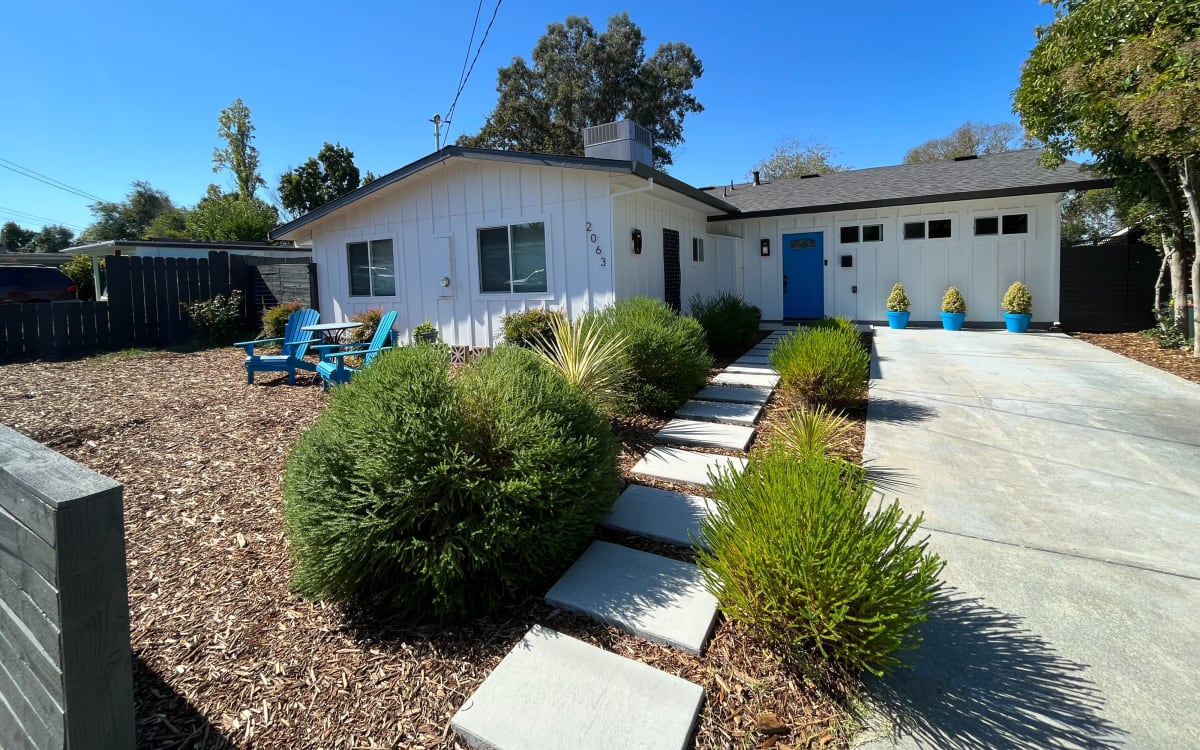 Roomy Mid Century Modern Home with Ample Outdoor Space, Napa, CA | Off ...