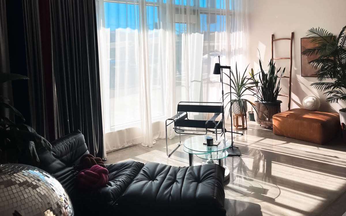 *NEW* Natural Light Modern Loft | 15ft Floor-Ceiling Windows | Ground ...