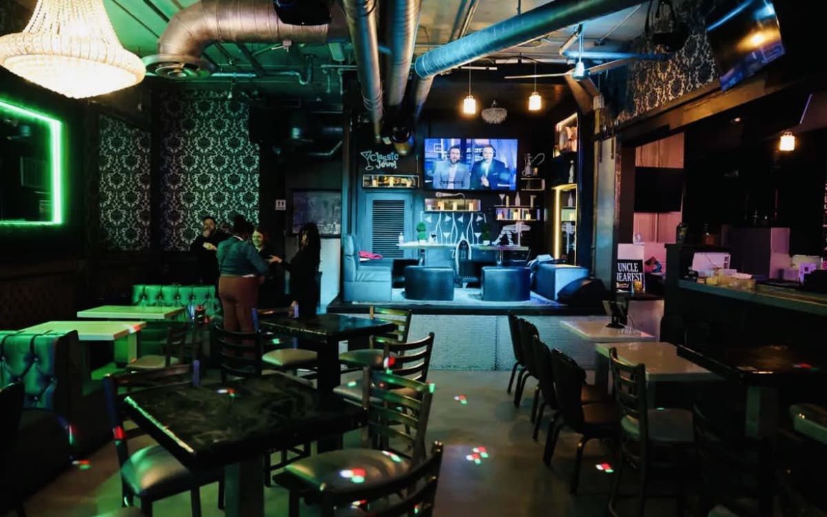 Impressive Downtown Cocktail Lounge with stage and Kitchen, Las Vegas ...