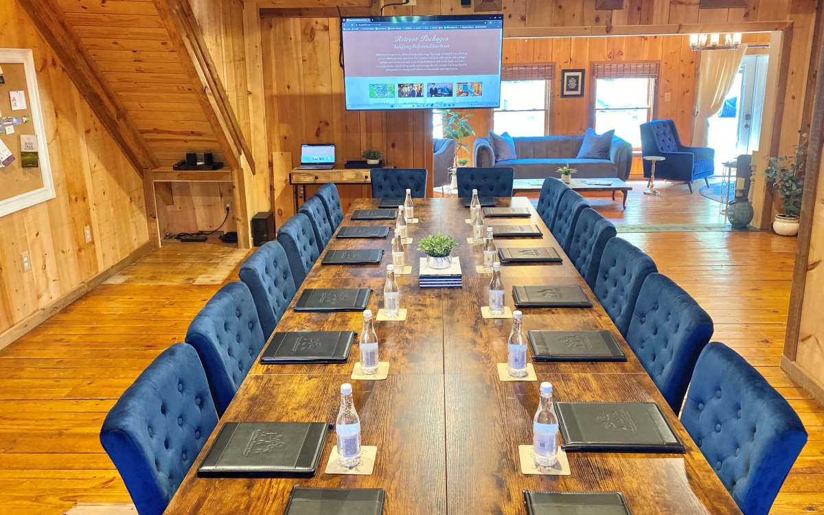 Vaulted Conference Room & Lounge with View of Outdoor Oasis - Seats 16 ...